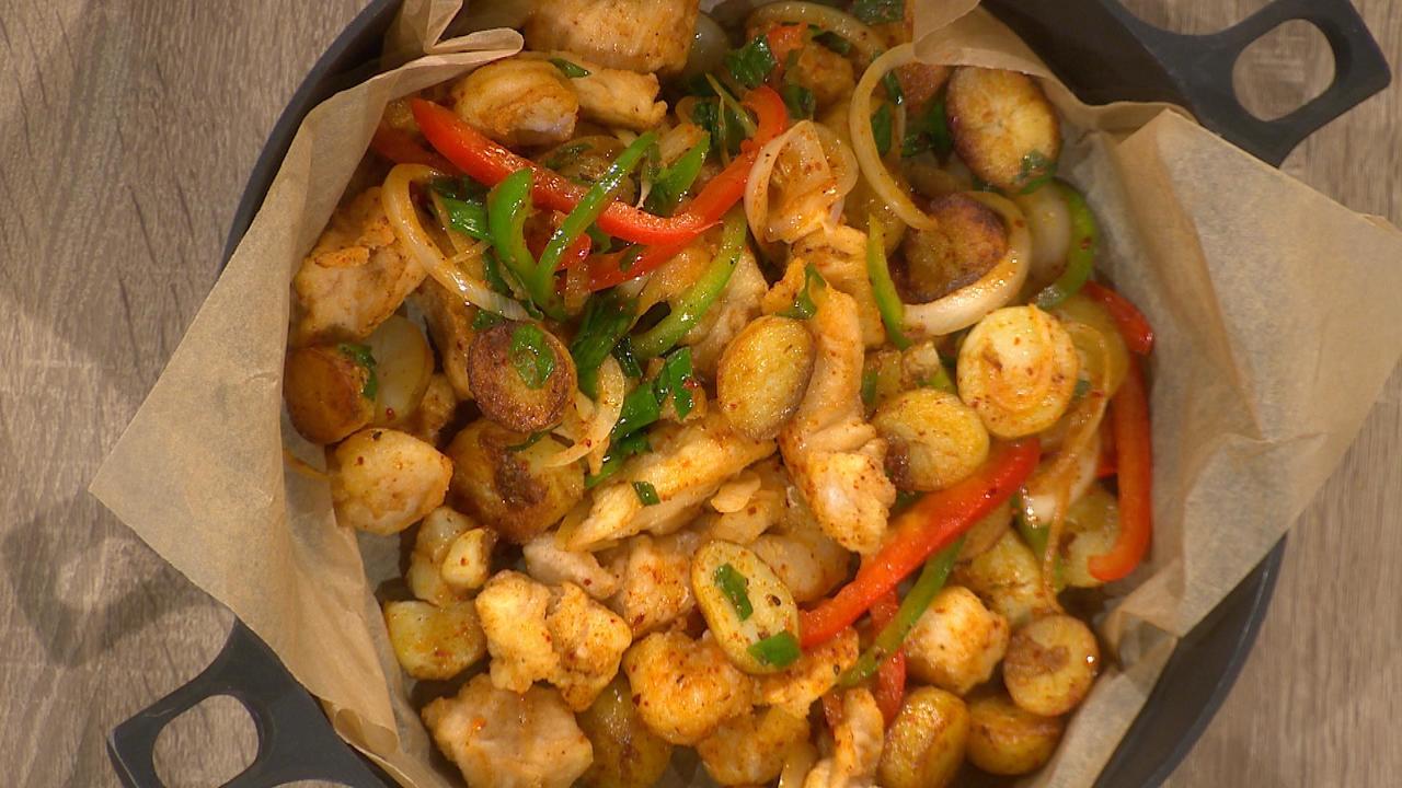 Friday Night Chicken and Prawn Spice Bag | The Six O'Clock Show