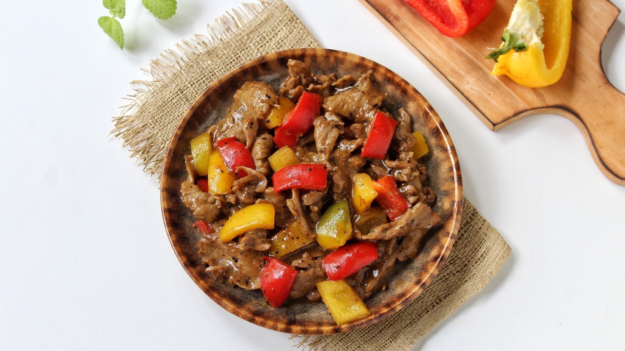 Stir Fry Black Pepper Irish Dry Aged Beef Fillet | The Six O'Clock Show